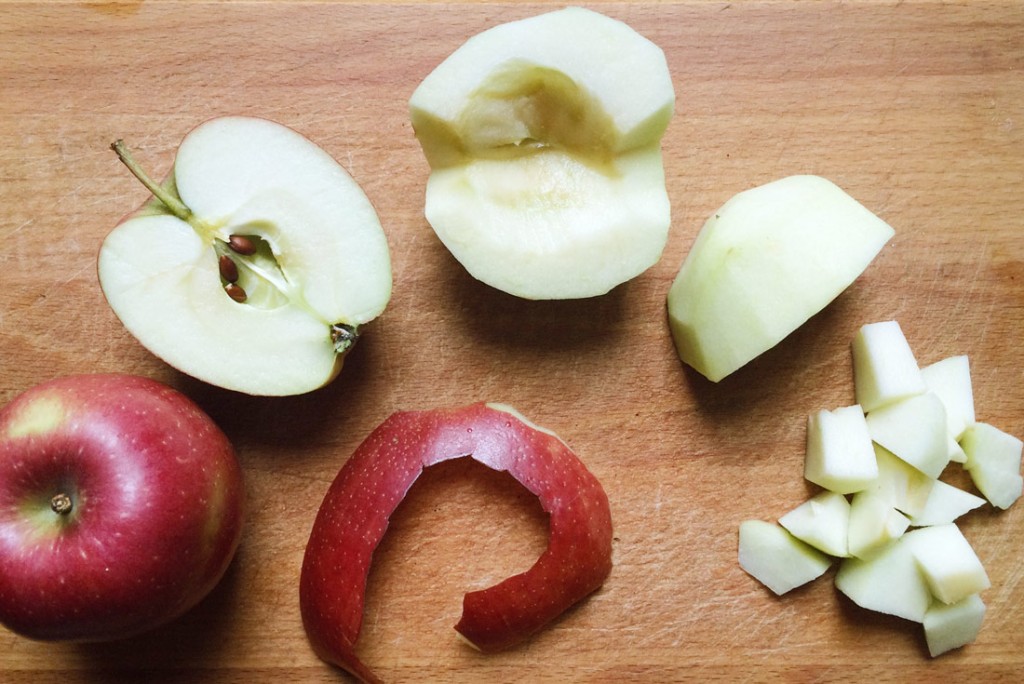 Köstlicher Apfelkuchen mit Sahnehaube – gebluemlich